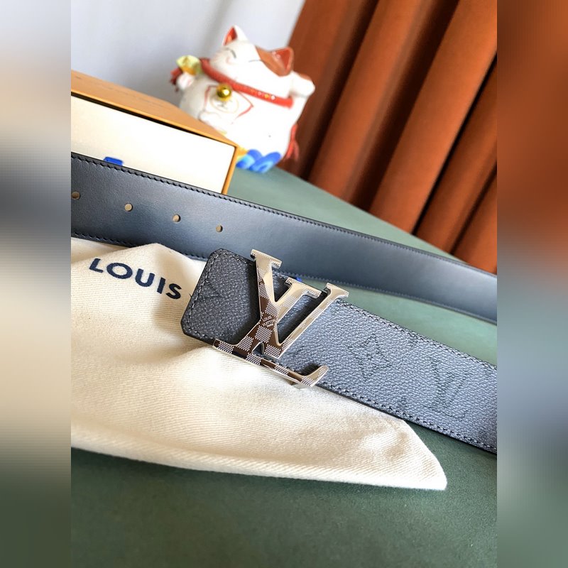 這款LV Line 40毫米雙面皮帶展現獨特的路易威登格調，令日夜皆宜的造型