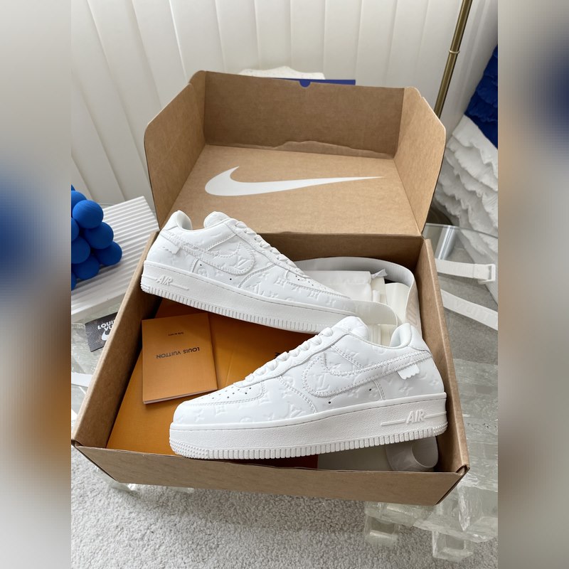 LV NIKE聯名情侶款運動鞋 LV X NIKE聯名款鞋子，皮料采用不