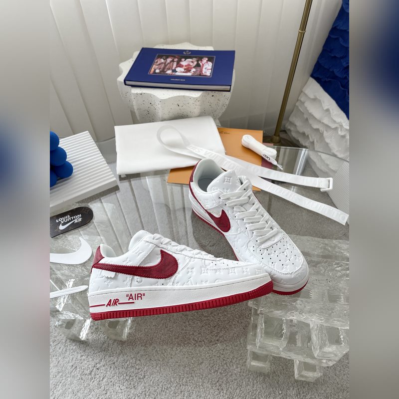 LV NIKE聯名情侶款運動鞋 LV X NIKE聯名款鞋子，皮料采用不同