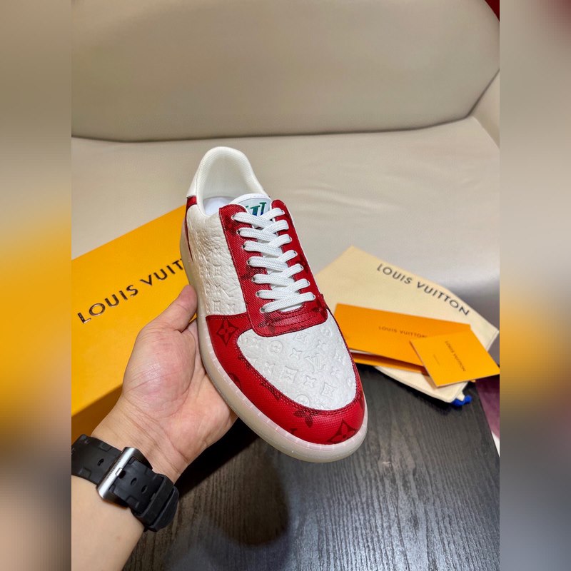 LOUIS VUITTON 路易威登 男士LV Rivoli 運動鞋此次為