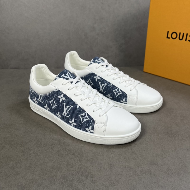 L 男士經典休閑運動鞋，進口頭層牛皮打造，拼接monogram提花牛仔布，