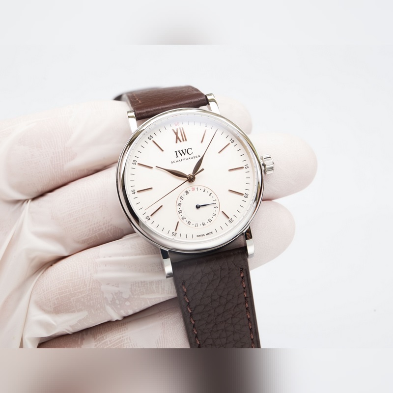 IWC萬國首推柏濤菲諾系列（IW359201）指針式日曆功能，最受歡迎的簡潔
