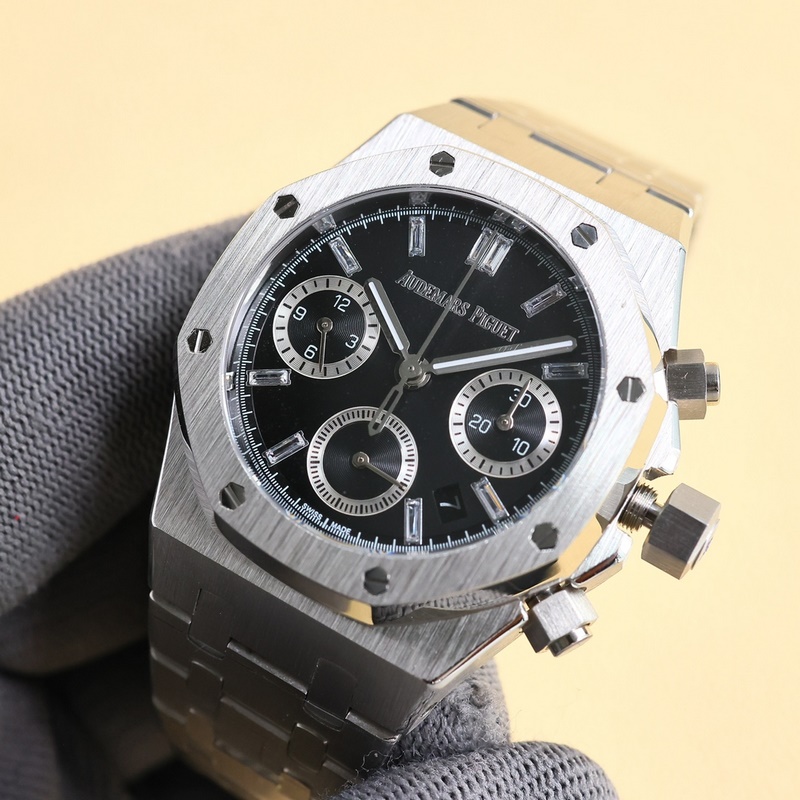 熱門愛彼Audemars piguet 皇家橡樹系列26715BC.ZZ.1
