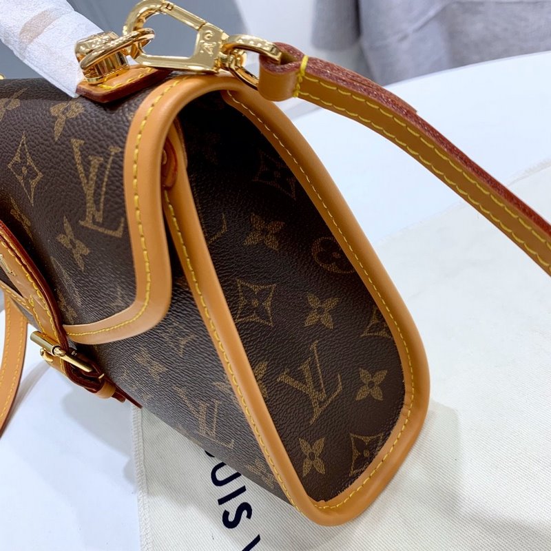 LV 凱莉郵差包 型號M44919 小號