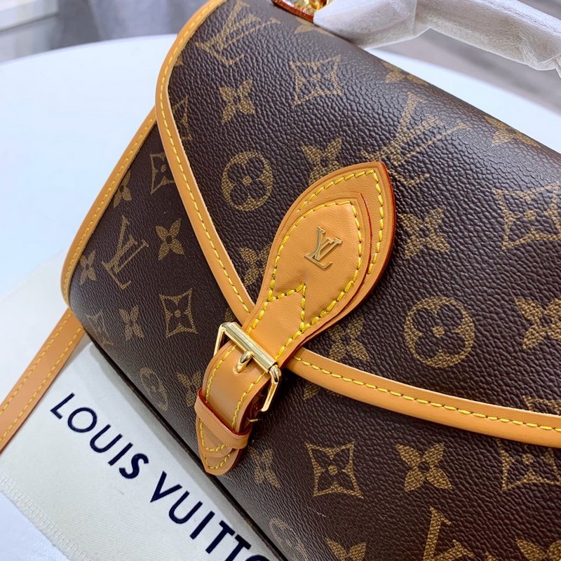 LV 凱莉郵差包 型號M44919 小號