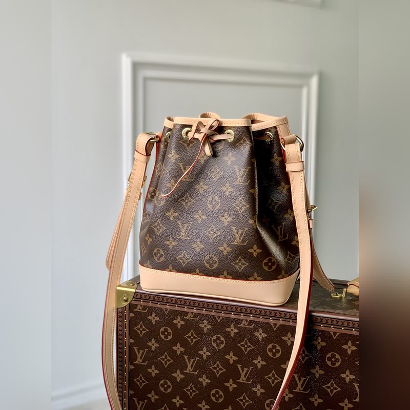 免稅NOE BB M40817出貨設計于 1932 年的經典 Noé 桶包以可愛